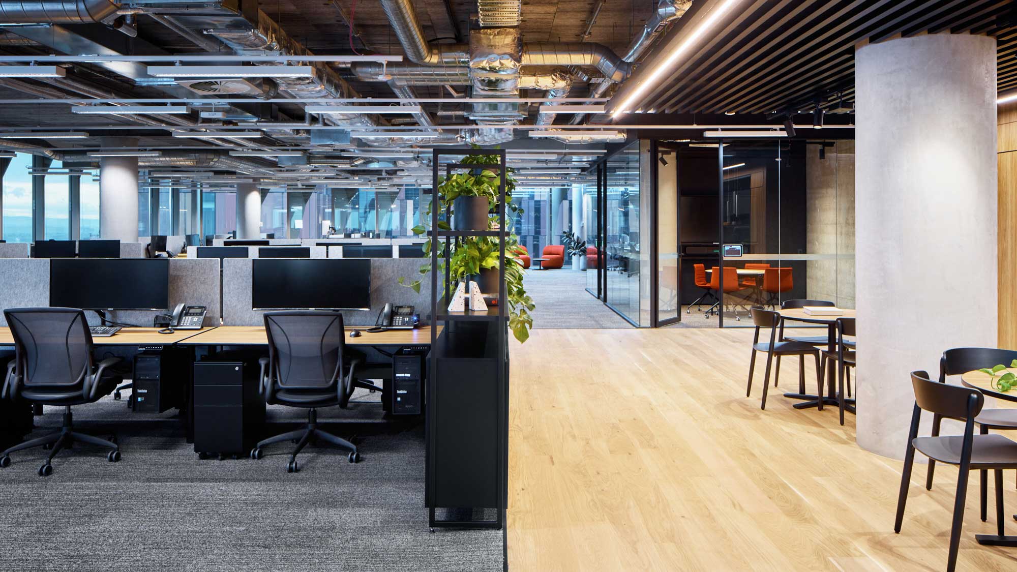 Interiors - Harris HMC